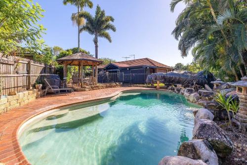 Coastal Retreat 4br 2ba With Pool & Courtyard - North Stradbroke Island
