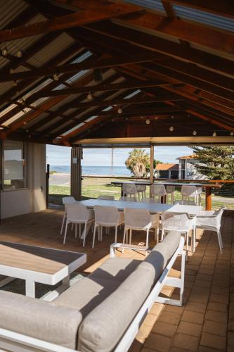 Princes Beach Cottage, Sea Views, Bbq & Fireplace - Ledge Point