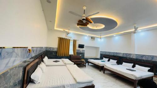 Shree Radhe Radhe Hotel - Ayodhya