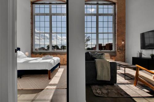 Bright Cozy Loft Pool Gym Great Location - Travelers Rest, SC
