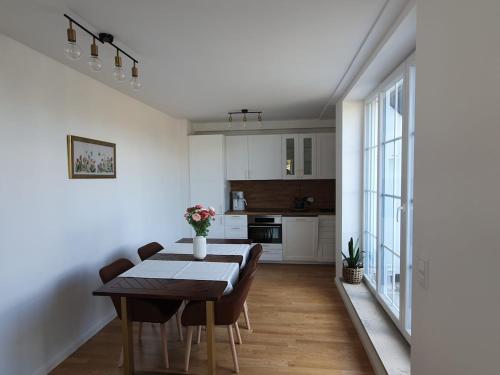 Moderne Dachgeschosswohnung In Exklusiver Villa - München