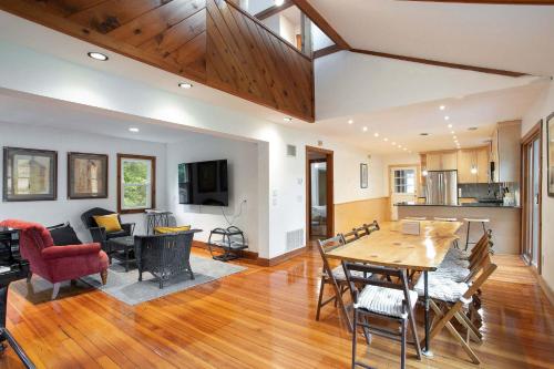 Lakefront, Kayaks Included, Come Unwind In Lenox! - Lee, MA