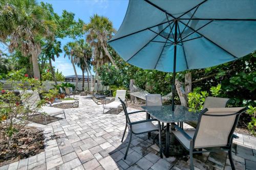 Coastal Home With Hot Tub Firepit And Music Lounge - Siesta Key, FL