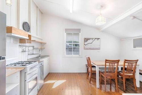 30a Urangan Beach Cottage (Front Property) - Hervey Bay