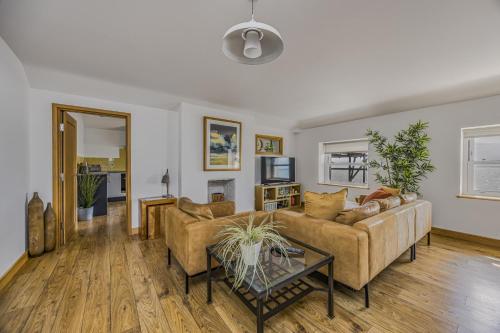 Spacious Flat With Gorgeous Views - Pass The Keys - Bognor Regis