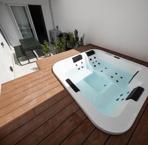 Tranquil Spa Retreat With Jacuzzi - Valletta