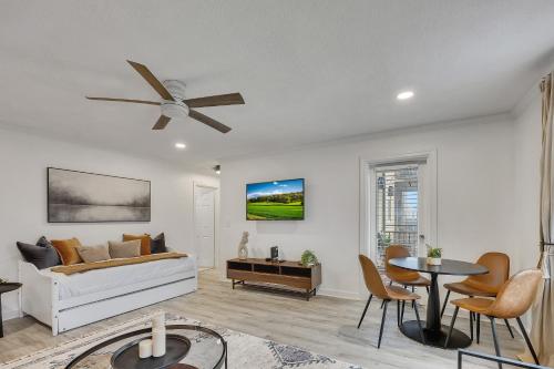 "Peachtree Perch" Dtown Condo W Balcony, Sleeps 4 - Emory University, Atlanta
