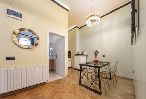 Trinoble Weiss - Boutique Apartments In Old Town - Brașov