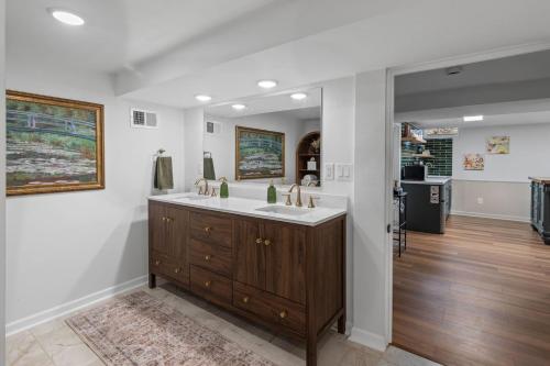 Cozy Private Suite Near Lambeau Field - Green Bay, WI