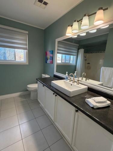 The Pine Haven Retreat With Hot Tub And Fire Pit - London