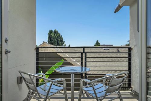 Modern New Close To Downtown La 1 Bedroom With Parking - Hollywood, CA