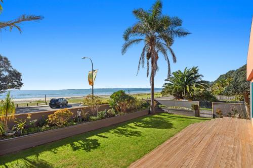 The Lights House - Beachfront Ohope Holiday Home - Ōhope