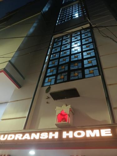 Rudransh Room Dormitory Nearby Ghat Kaal Bhairav Temple - ワーラーナシー