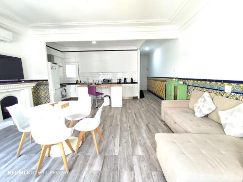 Great Apartment Just 20 Minutes From Downtown - Sant Adrià de Besòs