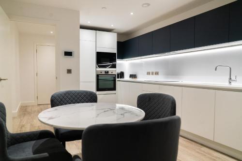Modern 2 Bed Penthouse With Stunning Views In Manchester City Center - Manchester