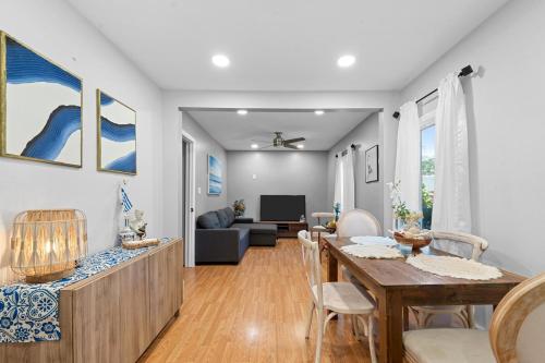 Hauppauge 2br Near Lirr, Airport & Stony Brook - Islandia, NY