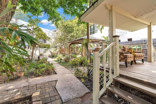 Private Studio Cabin Steps From Calle 8 - Kendall, FL