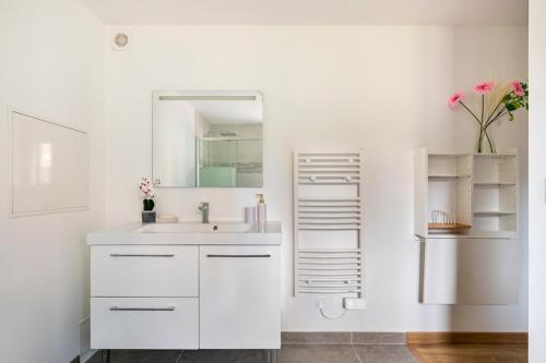 Suite Cosy Independante Au Calme - Givors