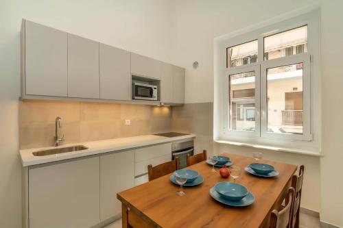 Charming 3bd Apt. Close To Metro - Афины