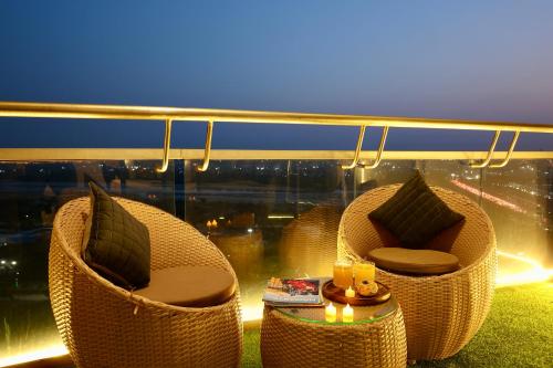 Luxury Studio Apartment In Supernova Spira Noida Riverview With Balcony - Noida