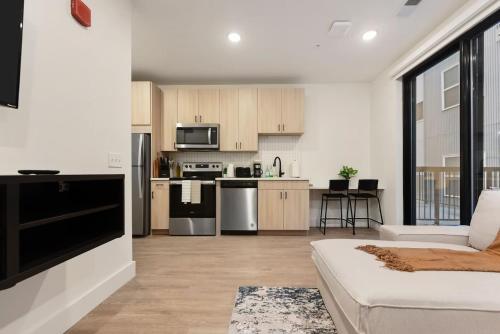 Gym+hulu+parking Near Universities|upmc|shopping - Monroeville, PA