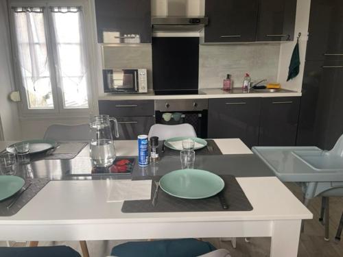 T2 Bis Famille 4 Personnes Cuisine Equipee - Parking - Proche Attractions - Vierzon