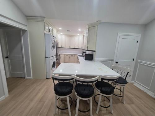 Elegant 3 Bedroom, 2 Full Bathroom In Uniondale - Garden City, NY