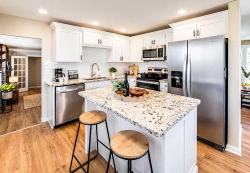 Cozy 5br Retreat Game Room Rochester Suburb Area - Rochester, NY