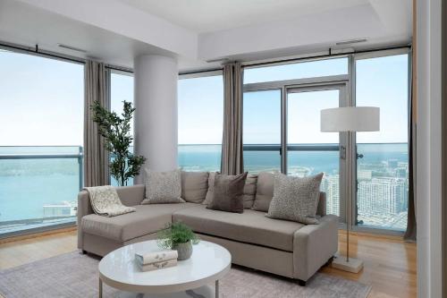 Luxurious 3br 2ba Skyline View Condo By Cn Tower - Toronto
