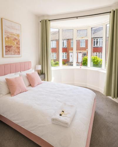 Gateshead Urban 3 Bed Home Sleeps 7, Free Parking - Gateshead