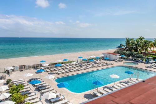 Renovated Beachfront Condo With Balcony - Sunny Isles Beach