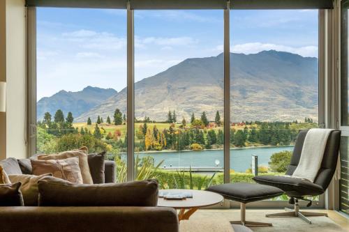 Pounamu Horizon | Central · Lakeview · Fireplace - Queenstown, New Zealand