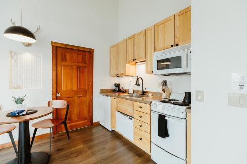Kintla Ridge Suite Wfull Kitchen And Washerdryer - Columbia Falls, MT