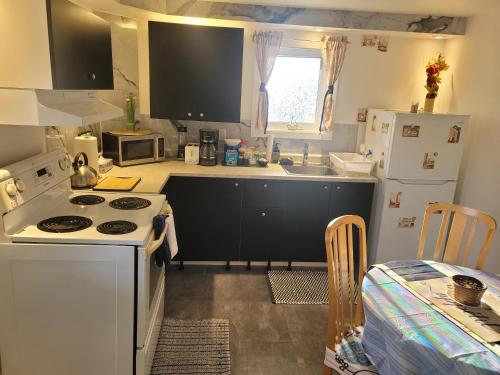 Cozy Quiet Place Next To Hwy Smart Tv+wifi+netflix - Edmundston