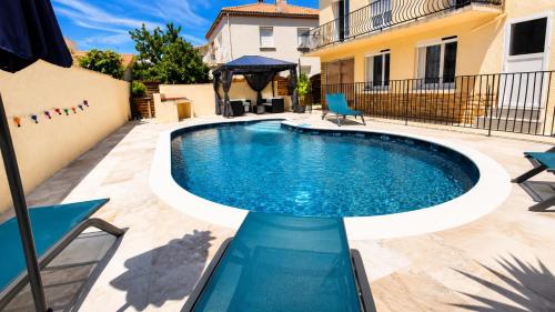 Loge Au Ptitbonheur Piscine Jacuzzi Selon Logement - Montélimar