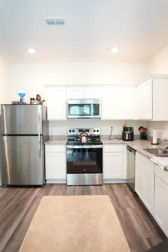 3br Home 15 Min From Downtown Atlanta Driveway & Street Parking Free - 애틀랜타