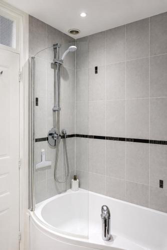 Lymington- Hidden Courtyard Retreat In Central Lymington - Lymington
