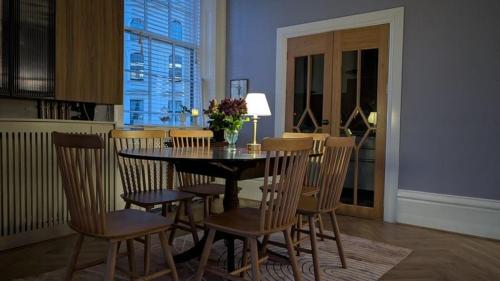Sea, Sky & Ships - Historic Camden Crescent, Sleeps 5 - 도버
