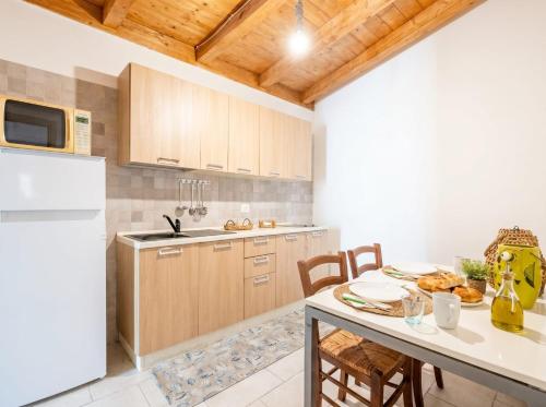 Sea Front Historic House In The Heart Of Old Town, Inside Torrione Aragonese - Giovinazzo
