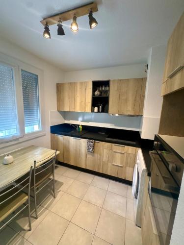 11 Rossellini - Charpenne - 4 People - Villeurbanne