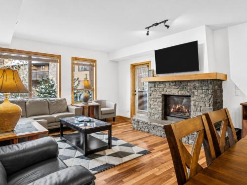 Spring Creek Courtyard Retreat Hot Tub, Pool Table & Trailside Access - 알버타