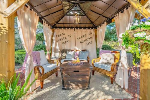 Farmhouse Suite: A Wine Country Escape! - Santa Rosa, CA