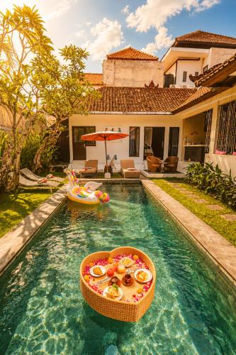 Taman Pangeran Villa In Seminyak, 2br Large Pool, Prime Location ! - Bali
