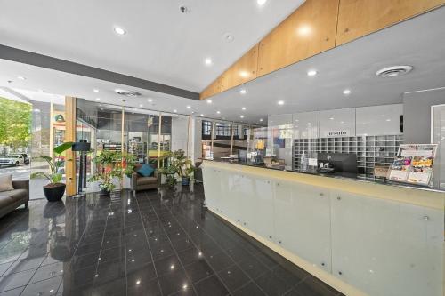 Stylish 2-bed Stay With Pool & Parking - Canberra