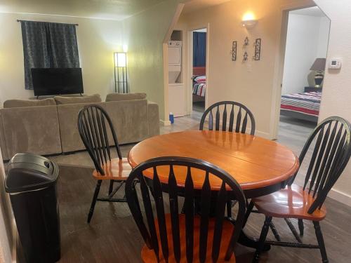 Cozy 2 Three Bedroom Apt - Anchorage, AK