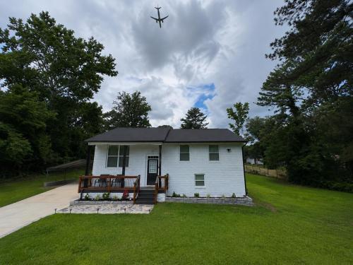 Relaxing Forest Park Home Near Airport & Downtown - Atlanta, GA