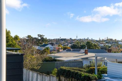 St Heliers 2br Escape With Views - Parking - Auckland
