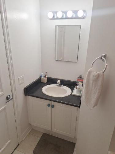 King Bed Room With Private Bath And Free Parking - 20m To Downtown Toronto - 多倫多