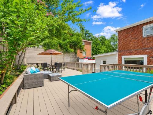 Contemporary Lux Pad Patio - Washington, D.C.