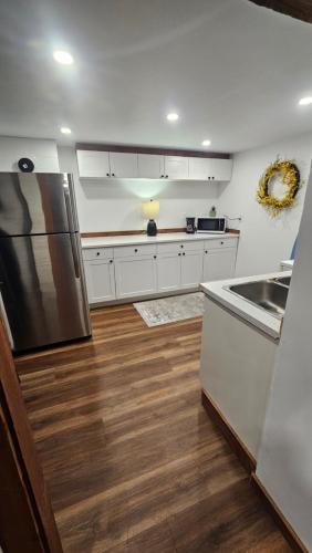 Modern Two Bedroom Basement Apartment - 세인트존